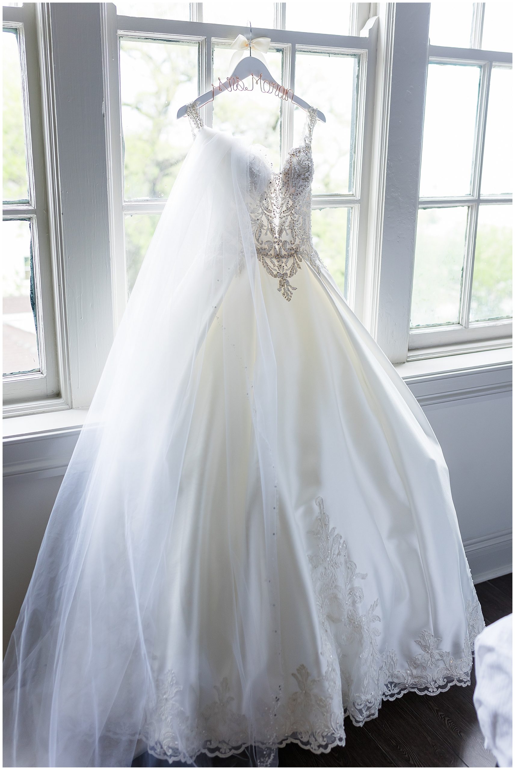 Elegant White Pillars Wedding in Biloxi - kaycestorkweddings.com